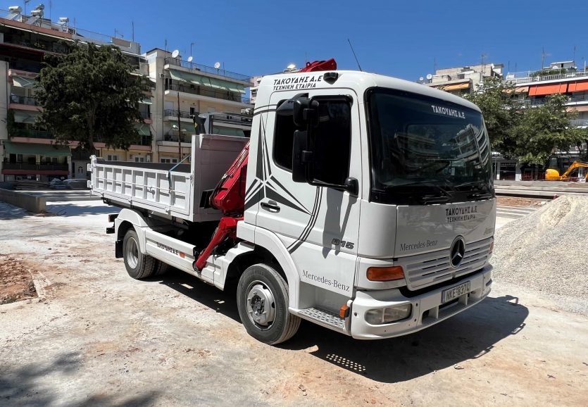 ΦΟΡΤΗΓΟ ΜΕ ΓΕΡΑΝΟ ΚΑΙ ΑΝΑΤΡΕΠΟΜΕΝΗ ΚΑΡΟΤΣΑ – Takoudis S.A.